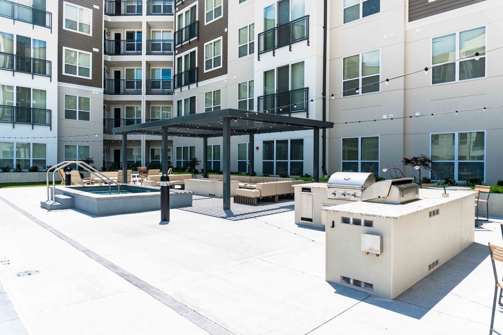 Apartments in St. Louis, MO | Encore at Forest Park | Home